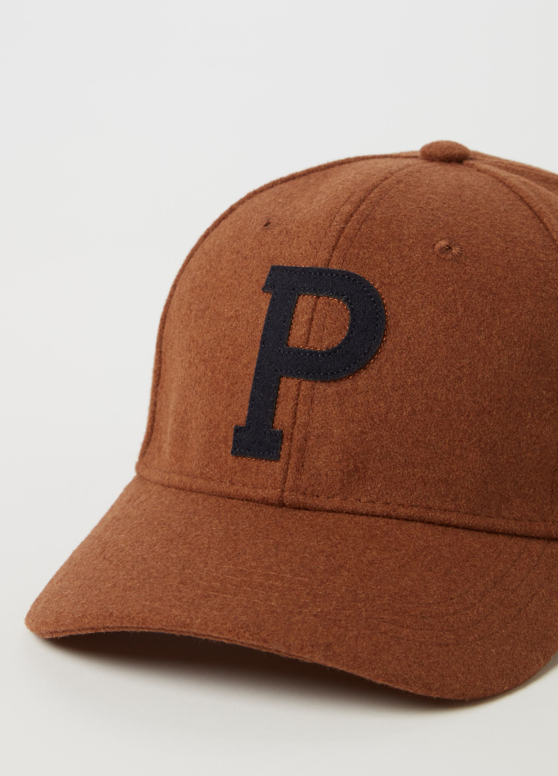 Man's Camel Baseball cap with logo embroidery | PIOMBO