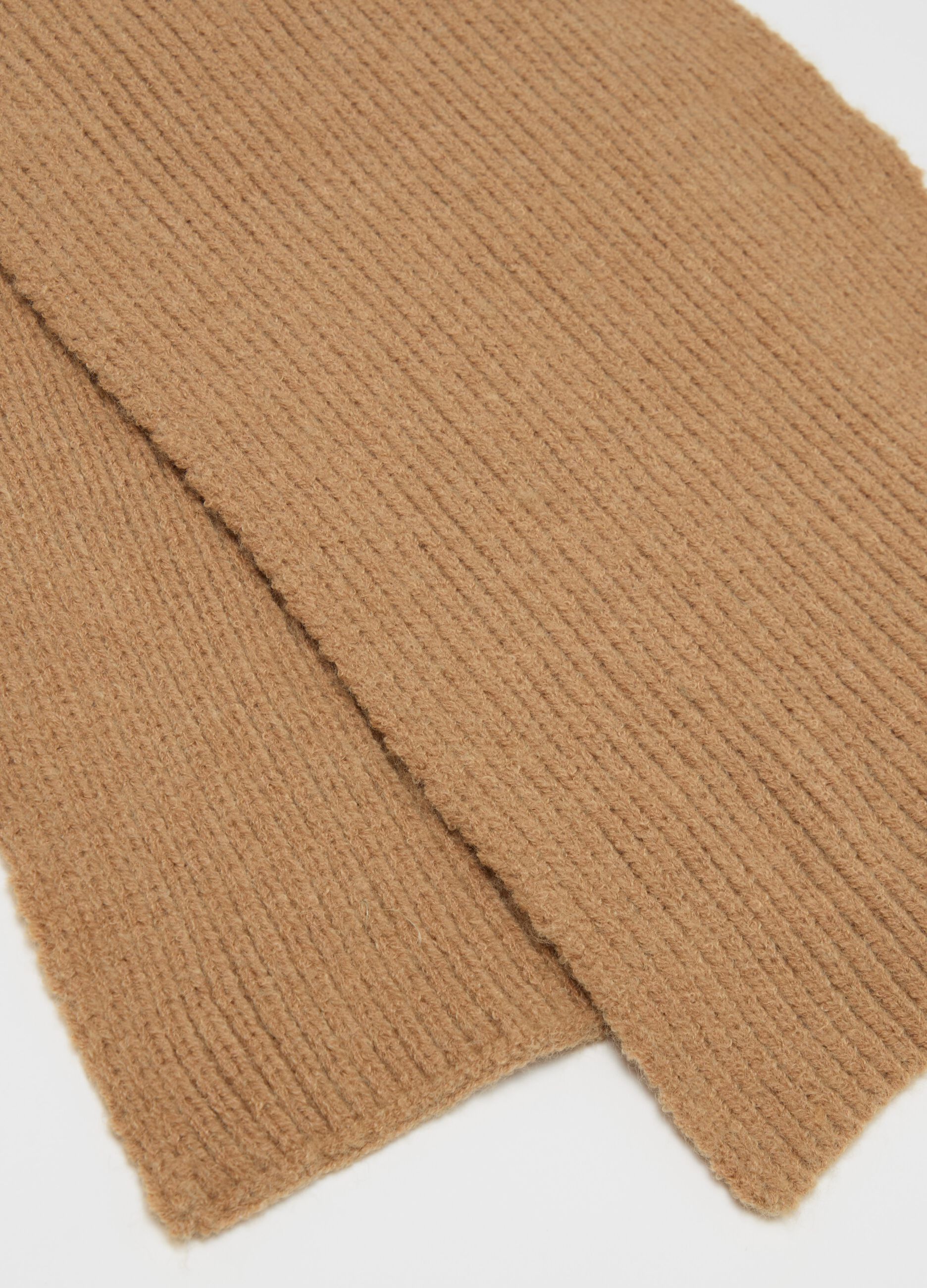 Woman's Camel Solid colour ribbed scarf | PIOMBO