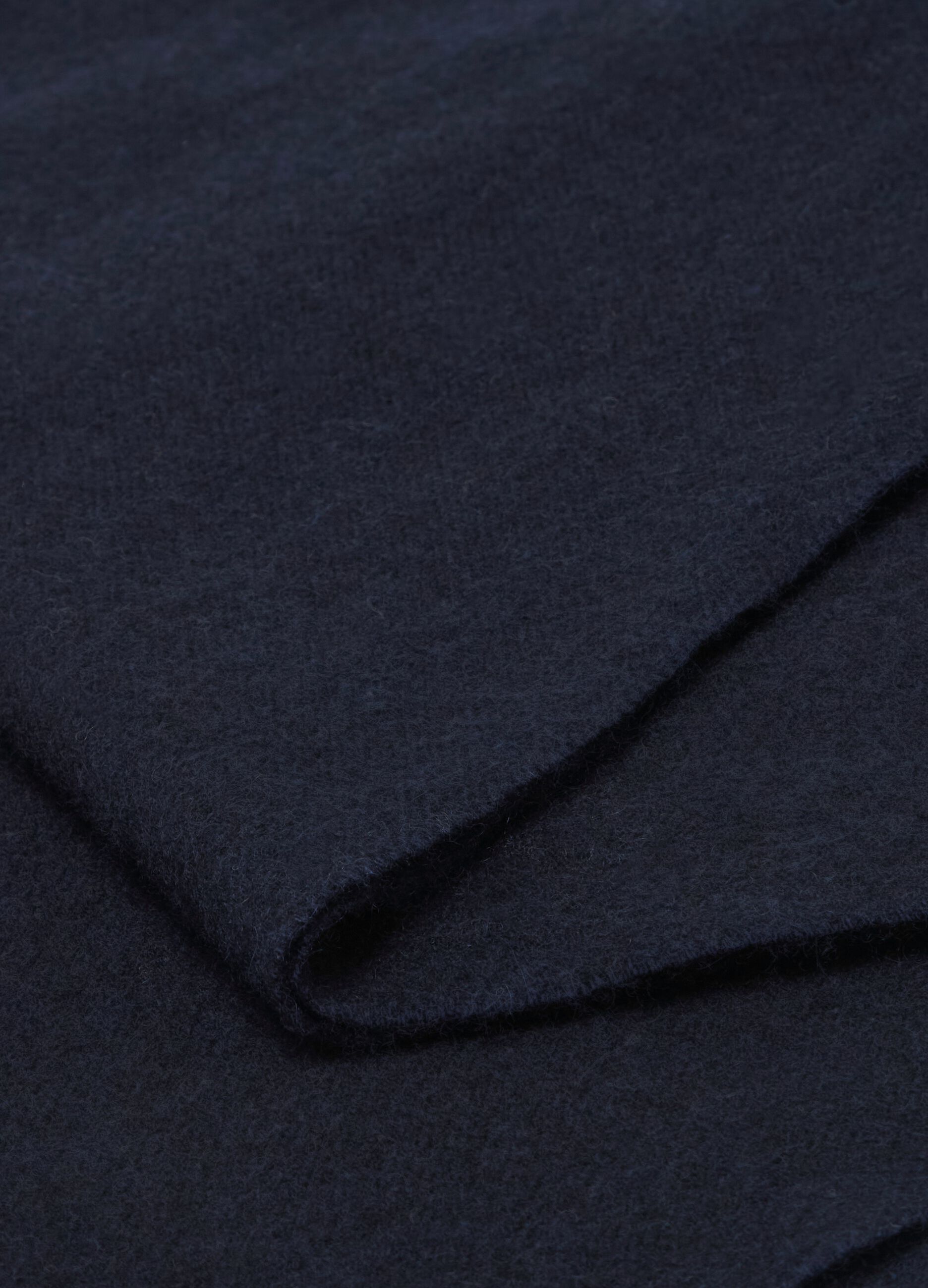 Contemporary cashmere scarf with fringing Bleu nuit pour Homme | PIOMBO